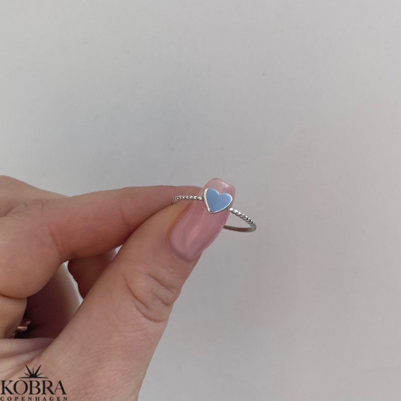"Amy" sølv ring med lille hjerte - Sølv ringe - KOBRA copenhagen ApS