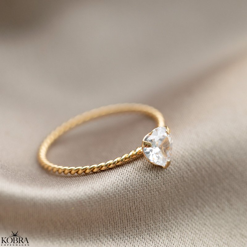 "Beau" snoet guld ring med hjertesten - Forgyldte ringe - KOBRA ...