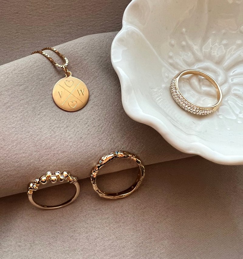 "Veronica" smuk guld ring med guldkugler og hvide sten - Forgyldte ...