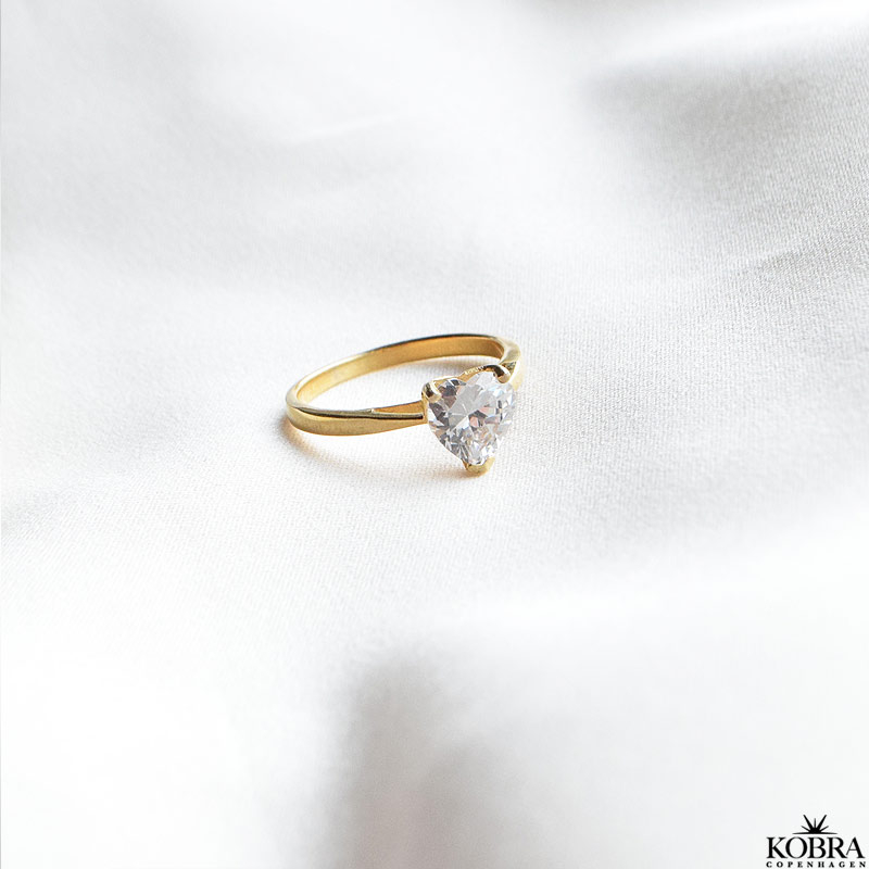 "Joy" guld hjerte ring med smuk zirkonia sten - Forgyldte ringe - KOBRA copenhagen ApS