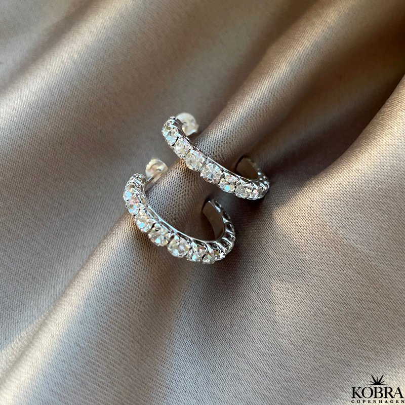 "Honey" sølv hoops med hvide sten - Øreringe - KOBRA copenhagen ApS