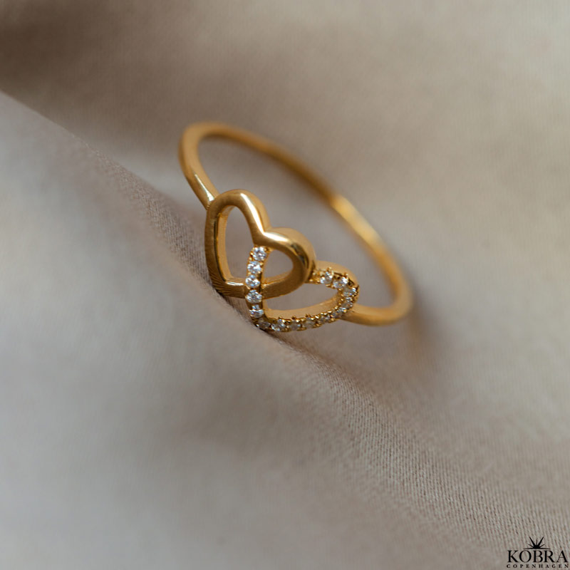 "Darling" guld hjerte ring med sten - Forgyldte ringe - KOBRA copenhagen ApS