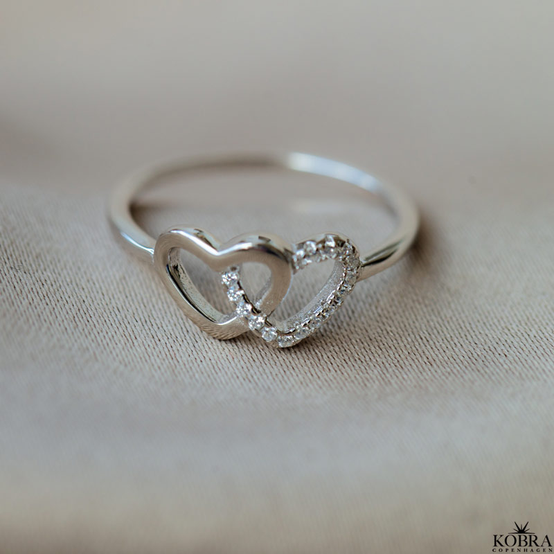 "Darling" sølv hjerte ring med sten - Sølv ringe - KOBRA copenhagen ApS