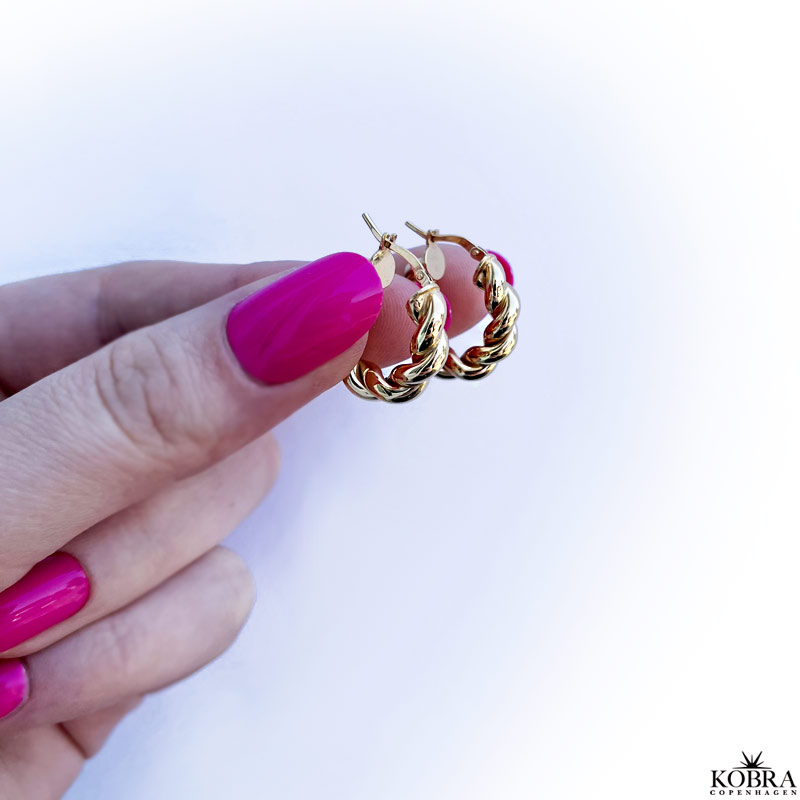 "Twister" snoet guld hoops / guld øreringe - Guld øreringe - KOBRA ...